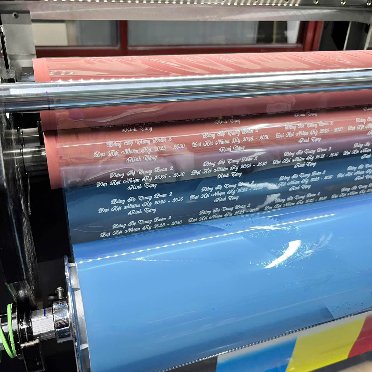 In tên bằng decal UV DTF giá xưởng dán quà tặng - In Ấn Mạnh Dũng